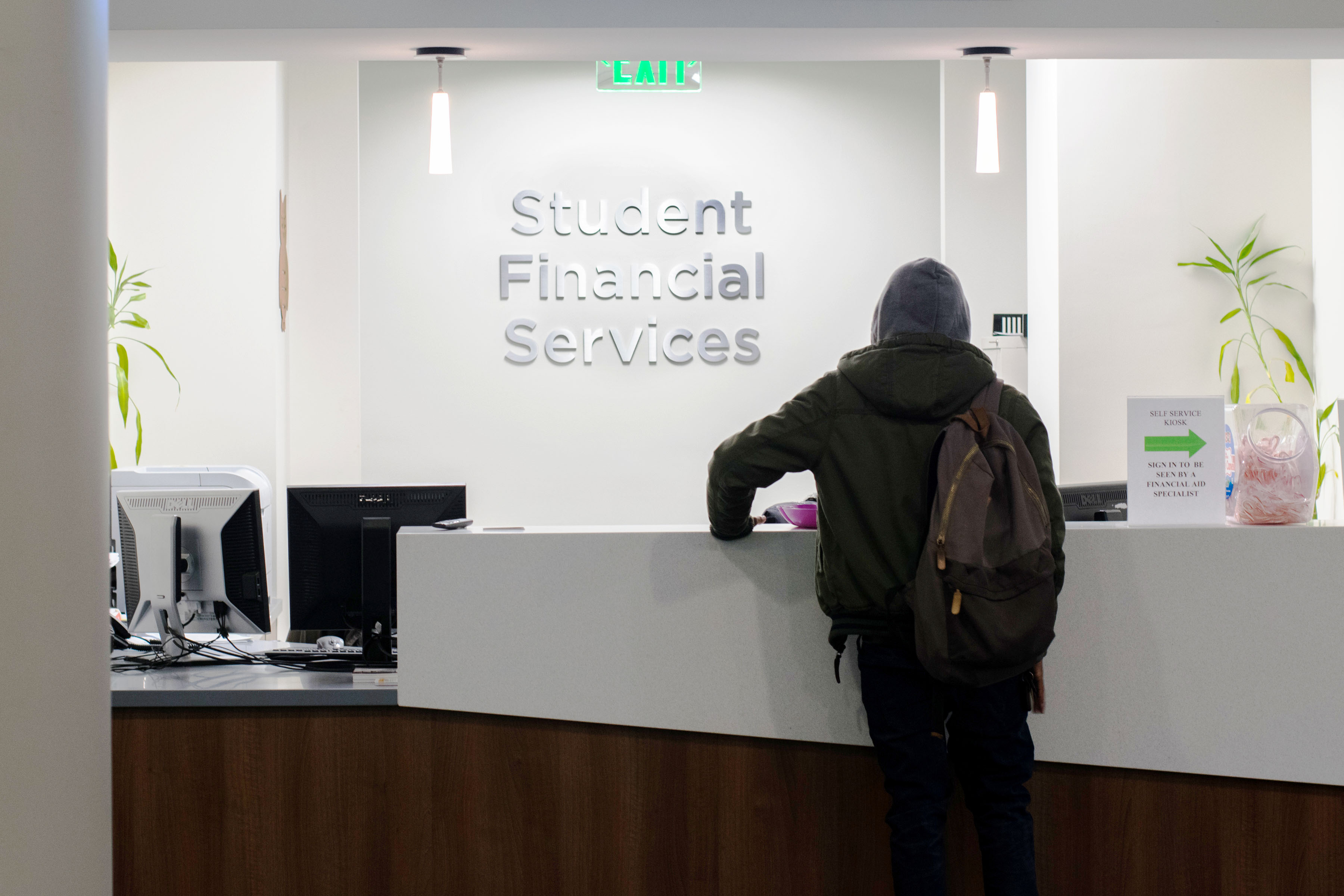Students struggle to contact Financial Services | The Temple News