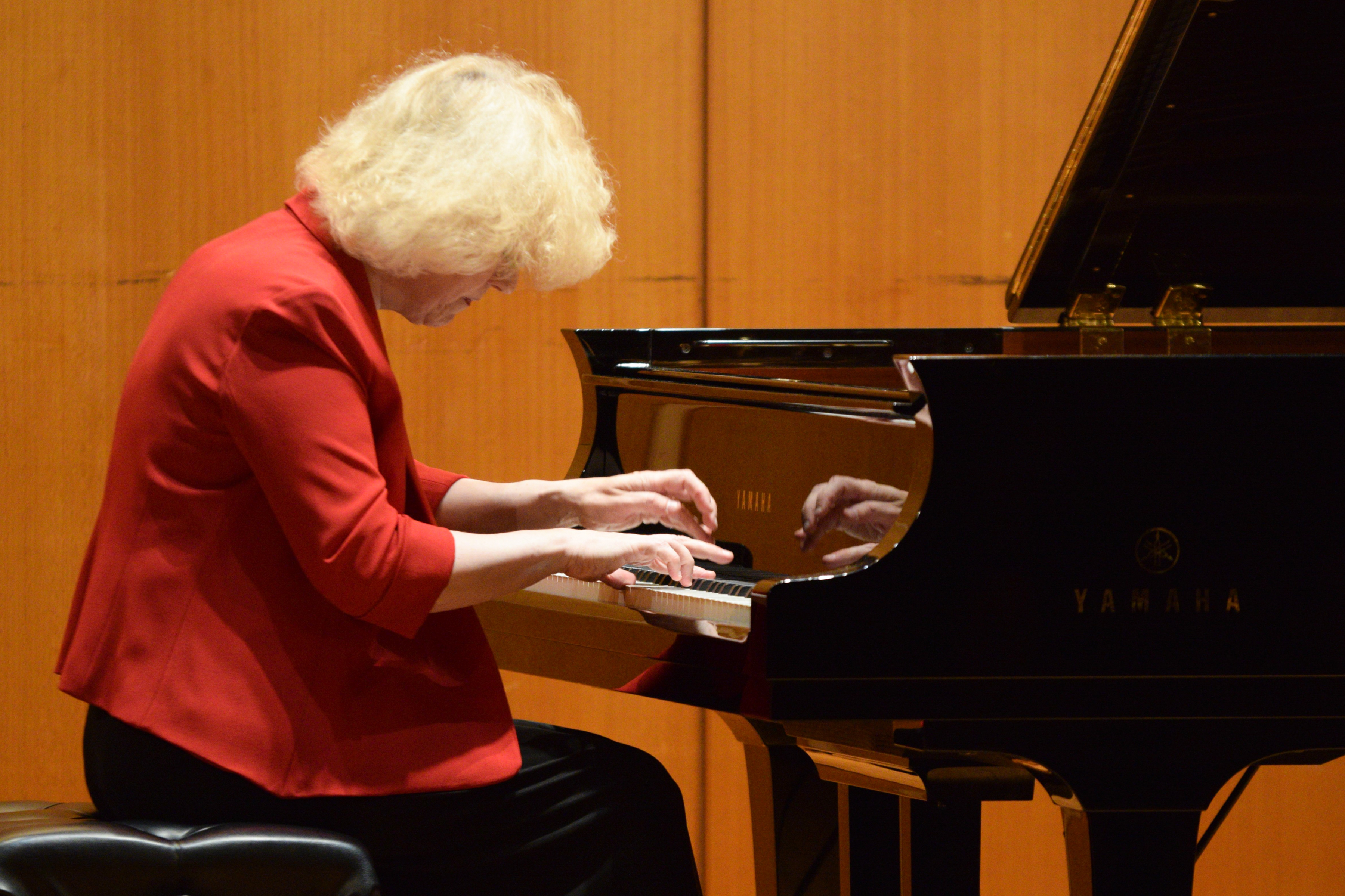 Temple hires acclaimed pianist Sara Davis Buechner | The Temple News
