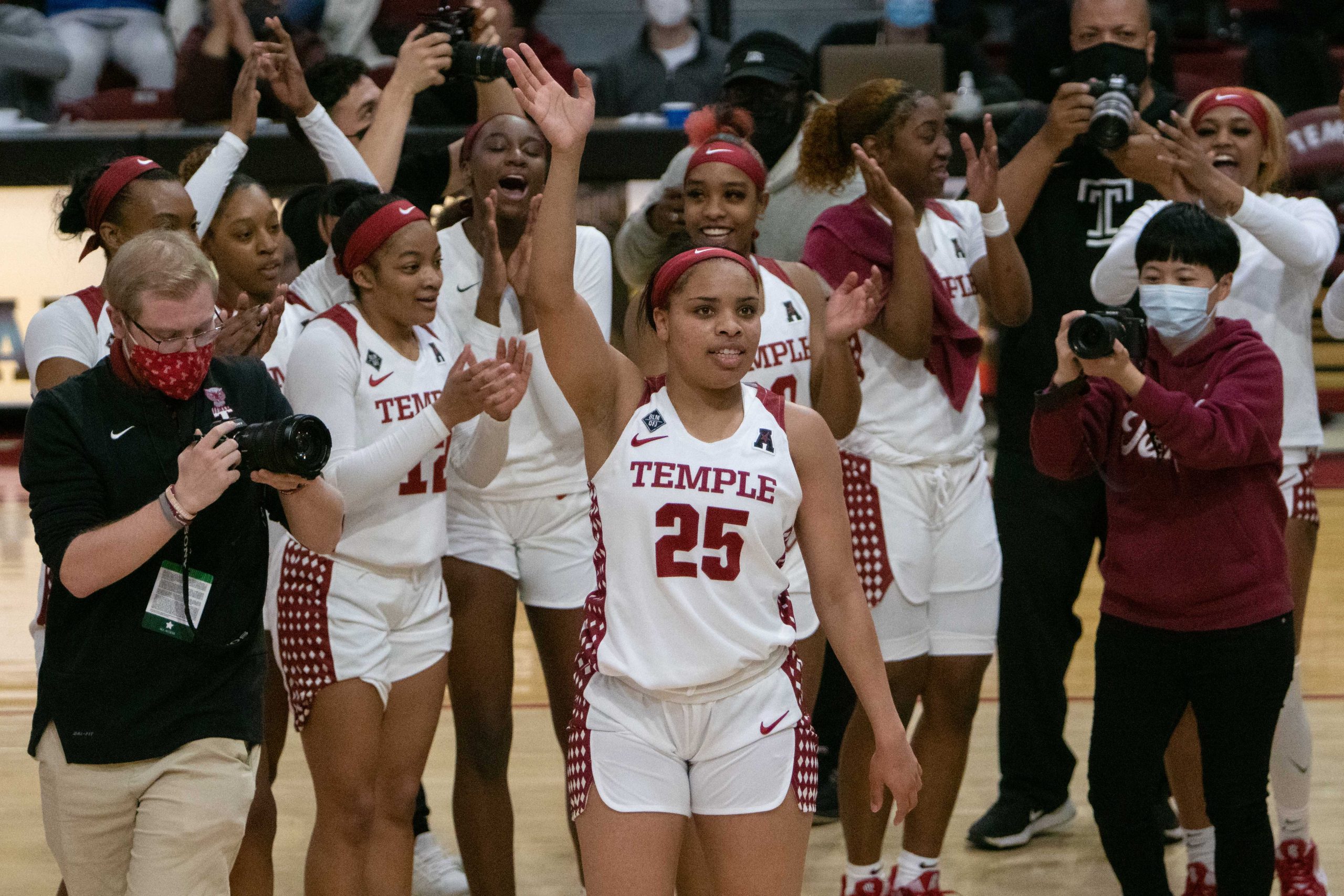 Davis becomes Temple’s all-time leading scorer | The Temple News