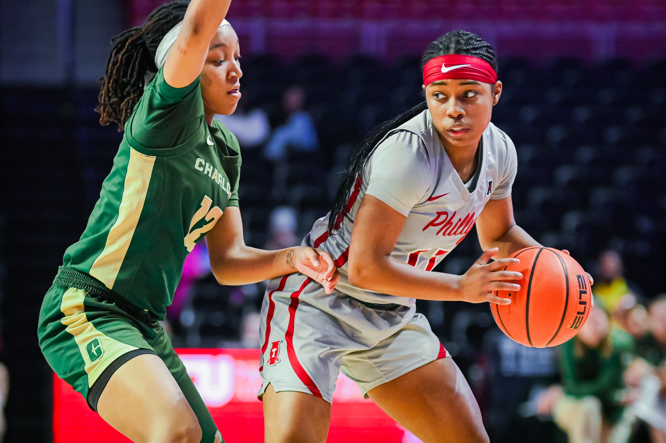 Defensive effort pushes Temple past first-place Charlotte | The Temple News