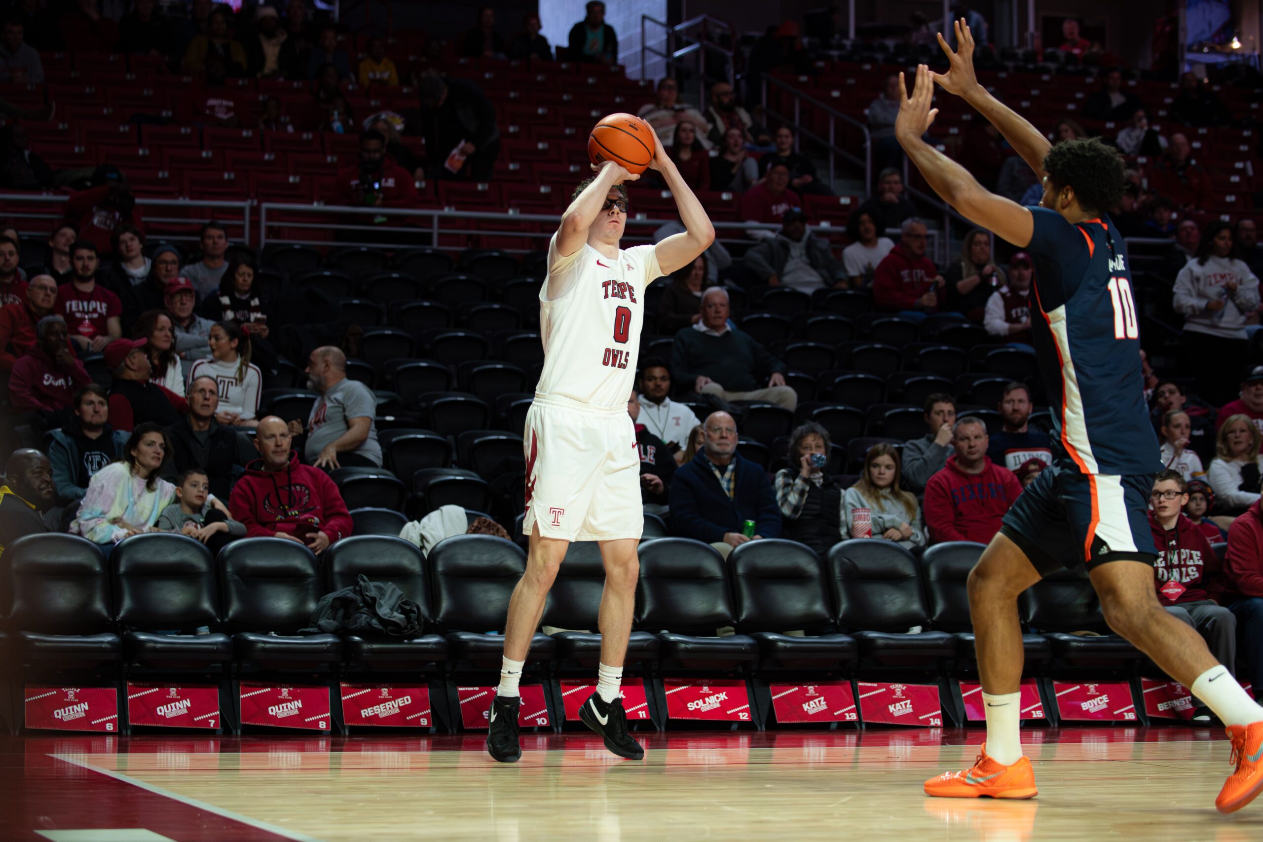 Griffiths leads Owls to 76-57 win against UTSA | The Temple News